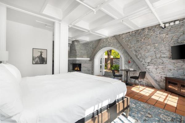 Deluxe King Suite At The Historic Stonehouse Inn! - Sebastopol, CA