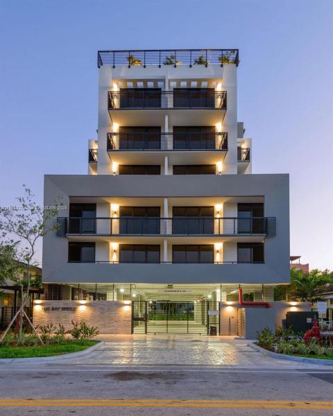 Bay Breeze Premium Apartments By Eskape Collection - Surfside, FL