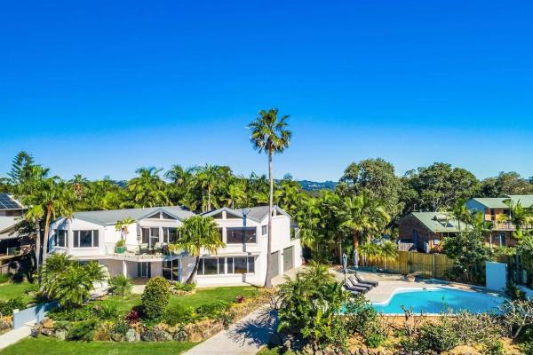 Fuller Holidays - Byron Pacific Vista - Large Family Home With Pool - Byron Bay