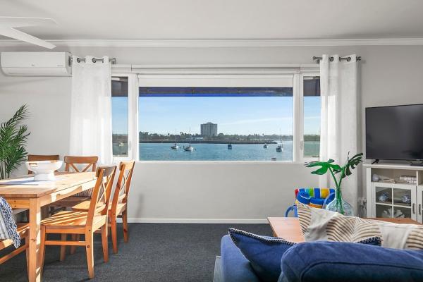 Bayfront 1-br With Stunning View Steps To The Sand - San Diego, CA