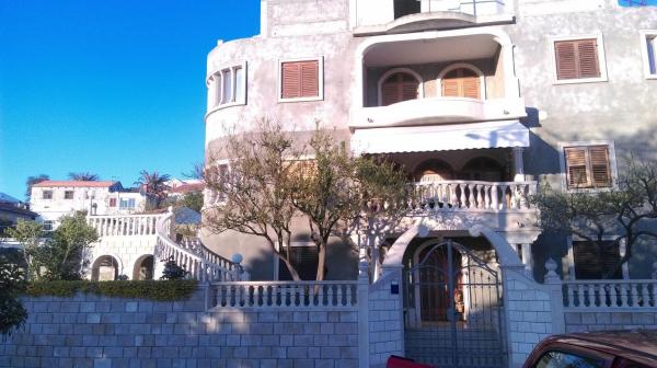 Apartments And Room Rest - Brač