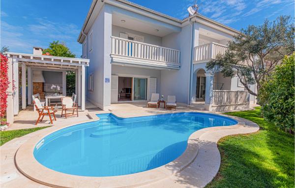 4 Bedroom Cozy Home In Vodice - Tisno