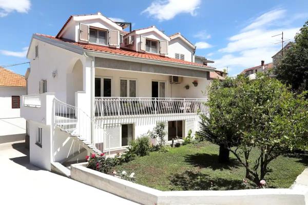 Frana-ugodan Apartman U Blizini Stare Jezgre Grada - Trogir