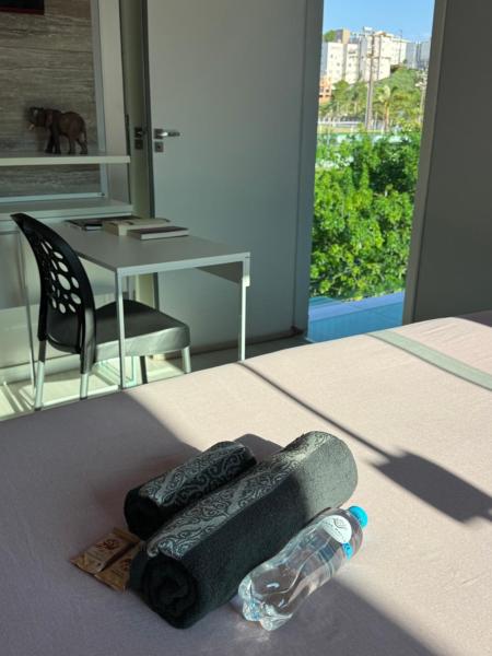 Suíte Completa Com Tv, Ar Quente Frio E Sacada Em Casa Com Jardim -