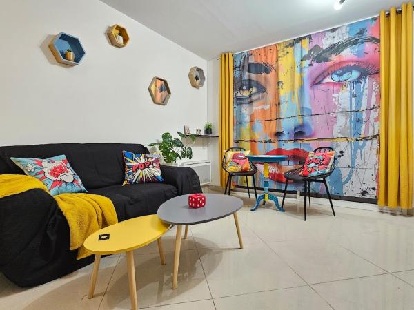 Pop Art Casino Vibe! - Gruissan