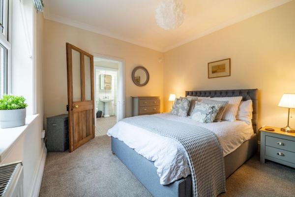 Swift Host - 1 Bedroom - Beautiful Apartment - Parking - Courtyard - Norwich