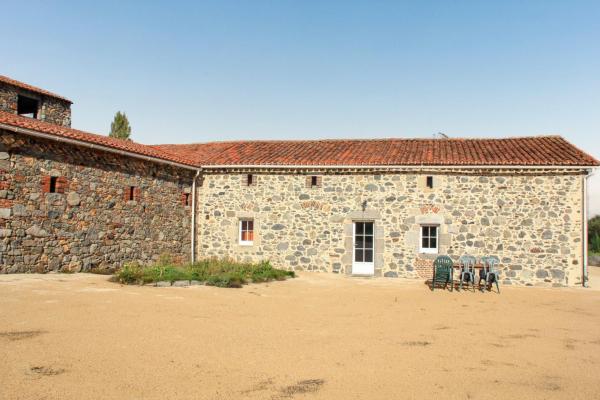 Maison Charmante Avec Piscine Partagée à Moncoutant - Deux-Sèvres
