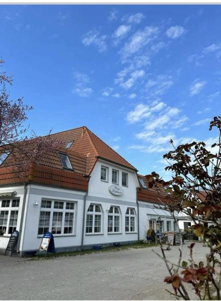 Pension & Restaurant Haus Hiddensee - Hiddensee