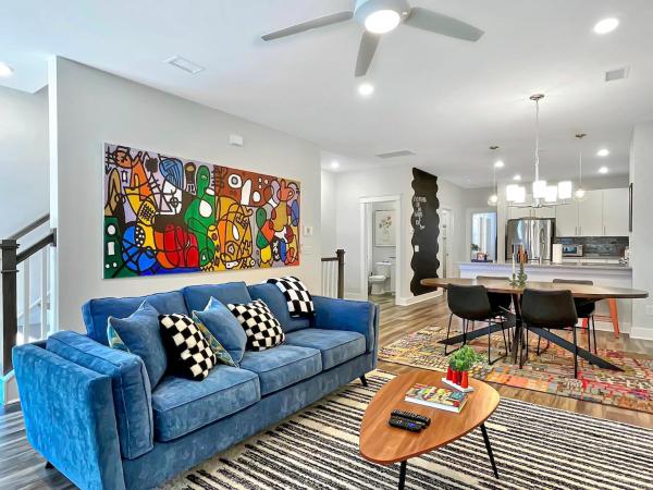 The Picasso Colorful Huge Home - Charleston, SC