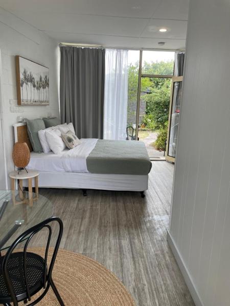 Peninsula Beach Motel - Flinders