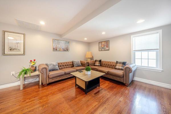 74r - 2br Quincy - Romantic Stay Near Wollaston Beach - Dorchester, MA