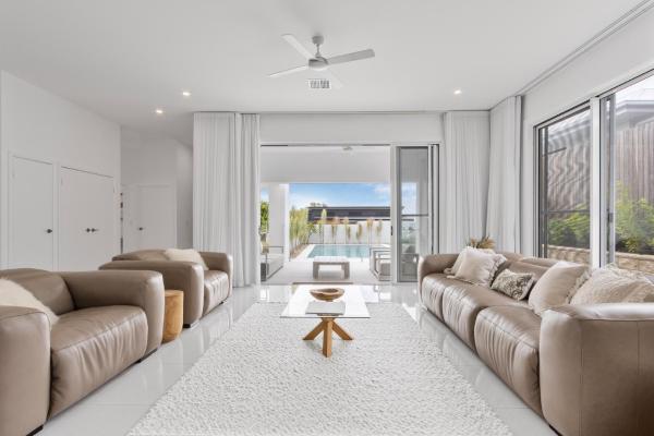 Stylish 4-bed Home With Pool Near Coolum Beach - Noosa