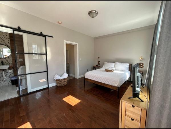 Newly Renovated One Bedroom Apartment ! - State of New York