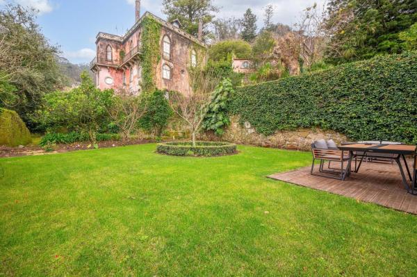 A Fairytale House - Colares