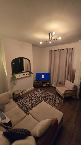 Cosy 3 Bedroom, 5 Bed House! - Leeds