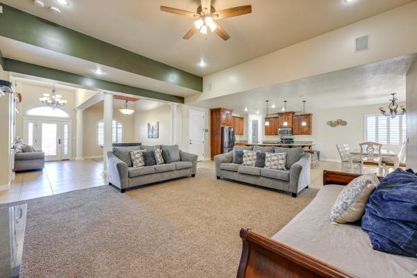 Utah Retreat With Heated Pool, Grill And Fire Pit! - Hurricane, UT