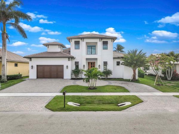 Exquisite Waterfront Home Featuring A Pool And Hot Tub - Marco Island, FL