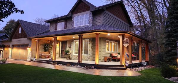 Everchanging Seasons-hot Tub, Game Haven & Central Retreat - Apple Valley, MN