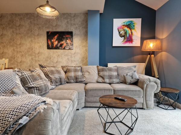 Large, Stylish 3 Bed House With Garden - Hull