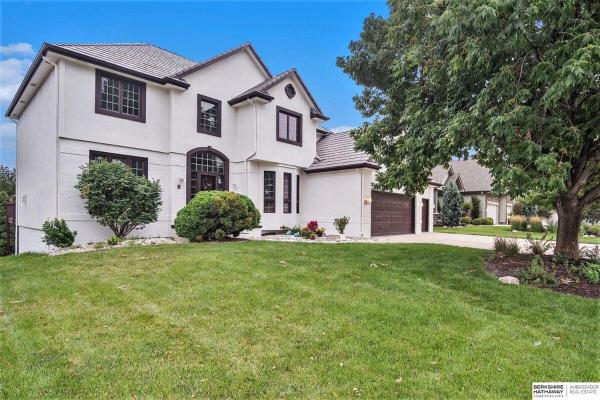 Furnished 5 Br Executive Rental - Omaha, NE