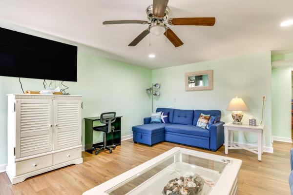 Walk To Shore Atlantic Beach Condo With Pool Access - Morehead City, NC