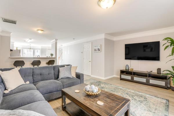 8 Mi To Downtown Atlanta Townhome! - Atlanta, GA
