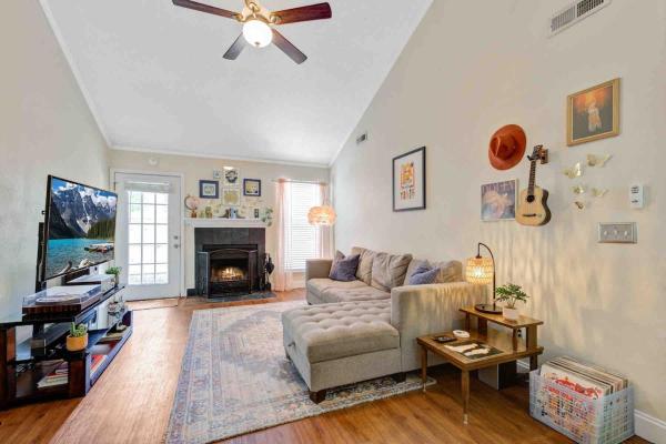 The Dolly Apartment Pet Friendly 2 Bed 2 Bath With Seasonal Pool Access - 查爾斯頓