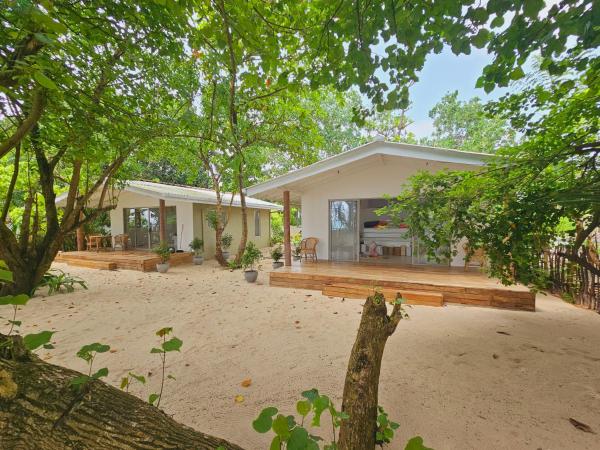 Palm Beach Kamburugamuwa - Mirissa