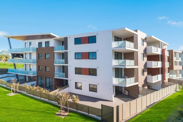 Sunny 2-bedroom Apartment With Parking In Rouse Hill - 블랙타운