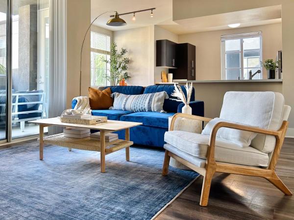 2bd 2ba Santa Monica Apartment With Relaxing Pool View - Santa Monica