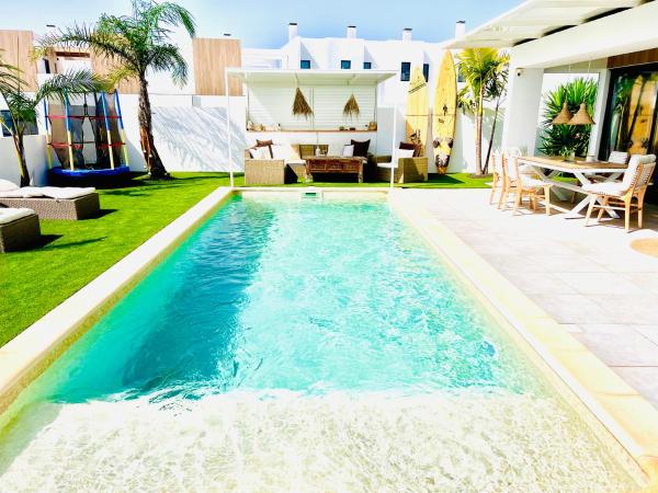 El Palmeral - Exlusive Villa With Private, Heated Pool In Corralejo - Fuerteventura