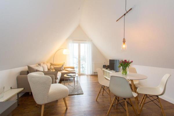 Romantic - Versteck Am Strom - Warnemünde