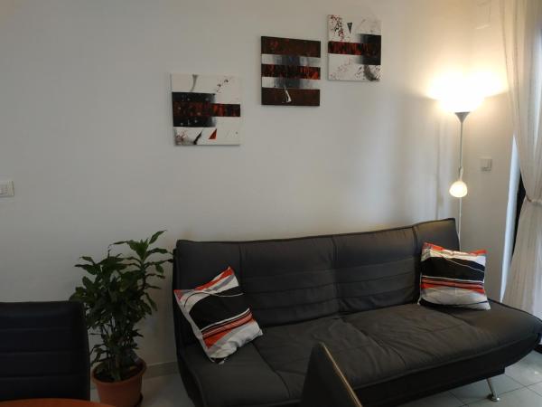 Apartment In Razanj With Terrace, Air Conditioning, Wifi, Washing Machine 3567-1 - Primošten