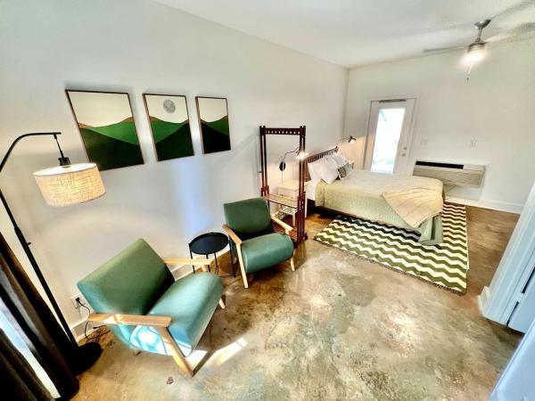 Amazing Studio At Red Owl Courts - Smithville, TX