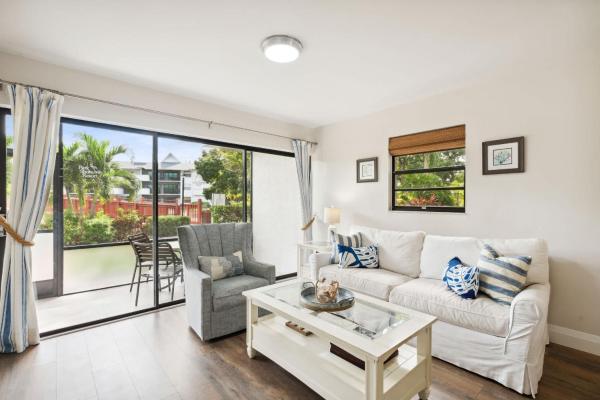 End Unit - Renovated Resort Views And Close To The Lobby - Naples, FL