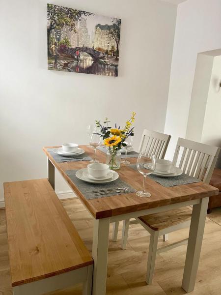 Cozy Two Bedroom Home With Historic Significance - St Neots
