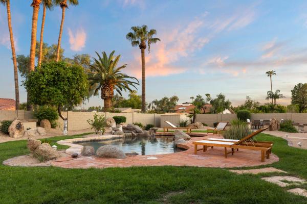 Sparkling Pool Poker Table And Relaxation At Sweetwater - Scottsdale, AZ
