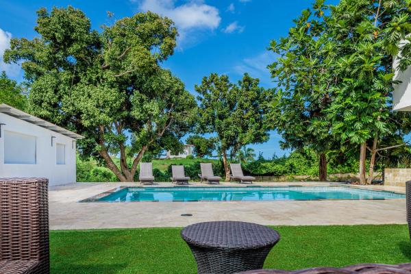 Villa Esmeralda - Private Pool - Sleeps 18 Guest - Porto Rico