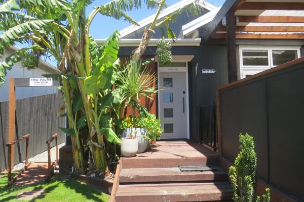 Two Palms - Gisborne