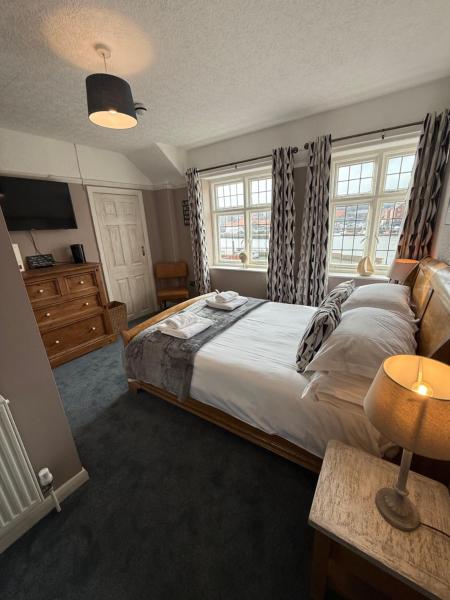 The Endeavour - Robin Hood's Bay