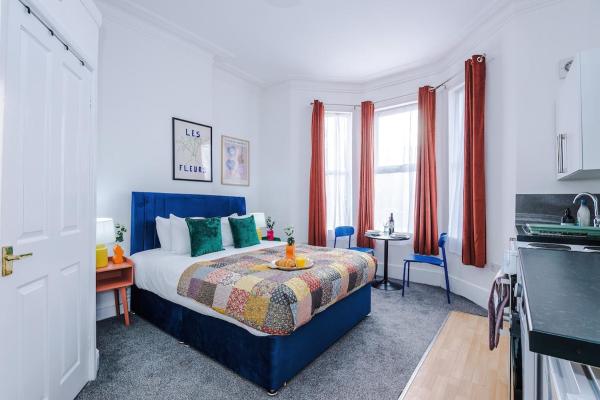 Jephsons Lodge Studio 1 - Free Parking, Wifi, Netflix - Royal Leamington Spa