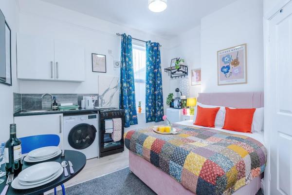 Jephsons Lodge Studio 7 - Town Centre, Wifi, Free Disney & Prime - Royal Leamington Spa