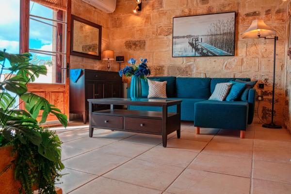 Traditional Romantic Farmhouse Archipelago Views - Malta