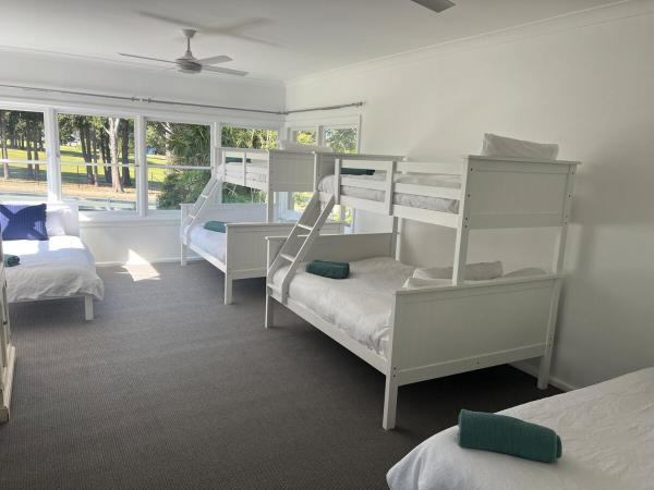 Mollymook- Walk To Beach, Surf, Golf Course & Club - South Coast