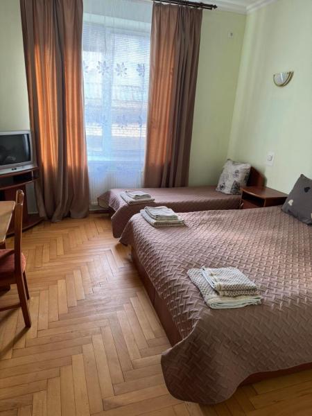 Готель "Український Дворик" - Lwiw