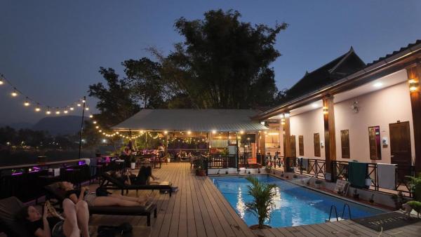Funny Riverside Backpackers - Luang Prabang