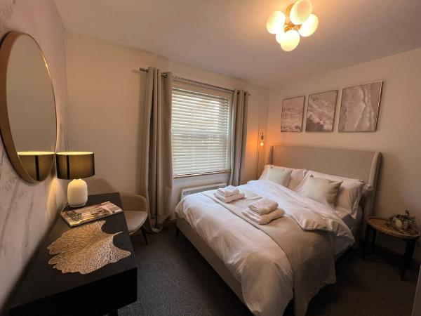 2 Bedroom Apartment 11 Minutes From Stansted Airport - 에식스