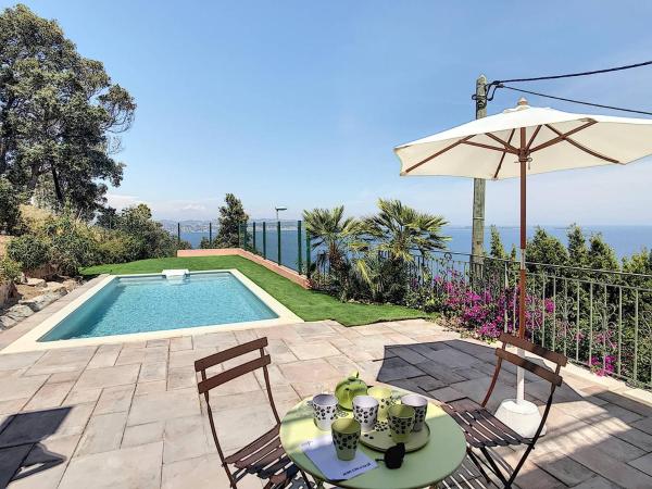 Sur Les Hauteurs De Théoule Villa Avec Une Magnifique Vue Mer - Théoule-sur-Mer
