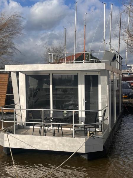 Winter At Our Houseboat "Oslo" - Volendam