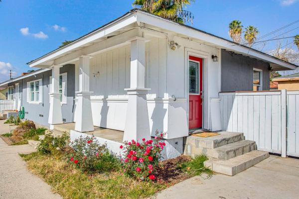 4 Mi To Train Station Central San Bernardino Home - San Bernardino, CA